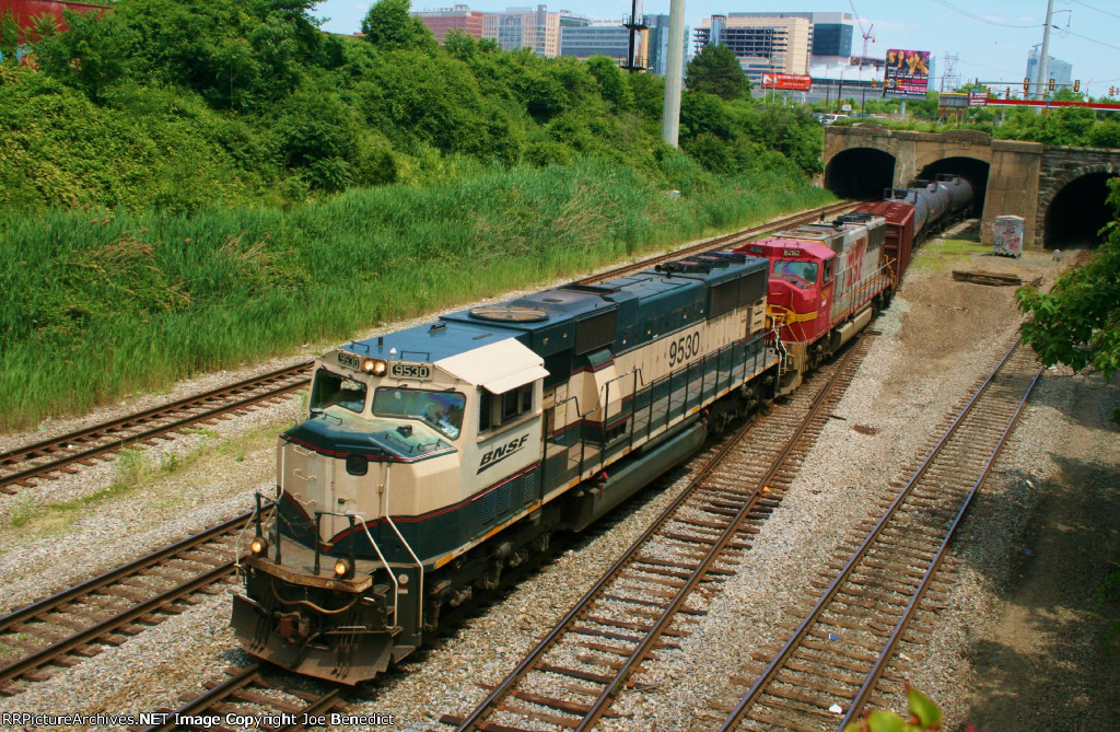 BNSF 9530 on CSX K040